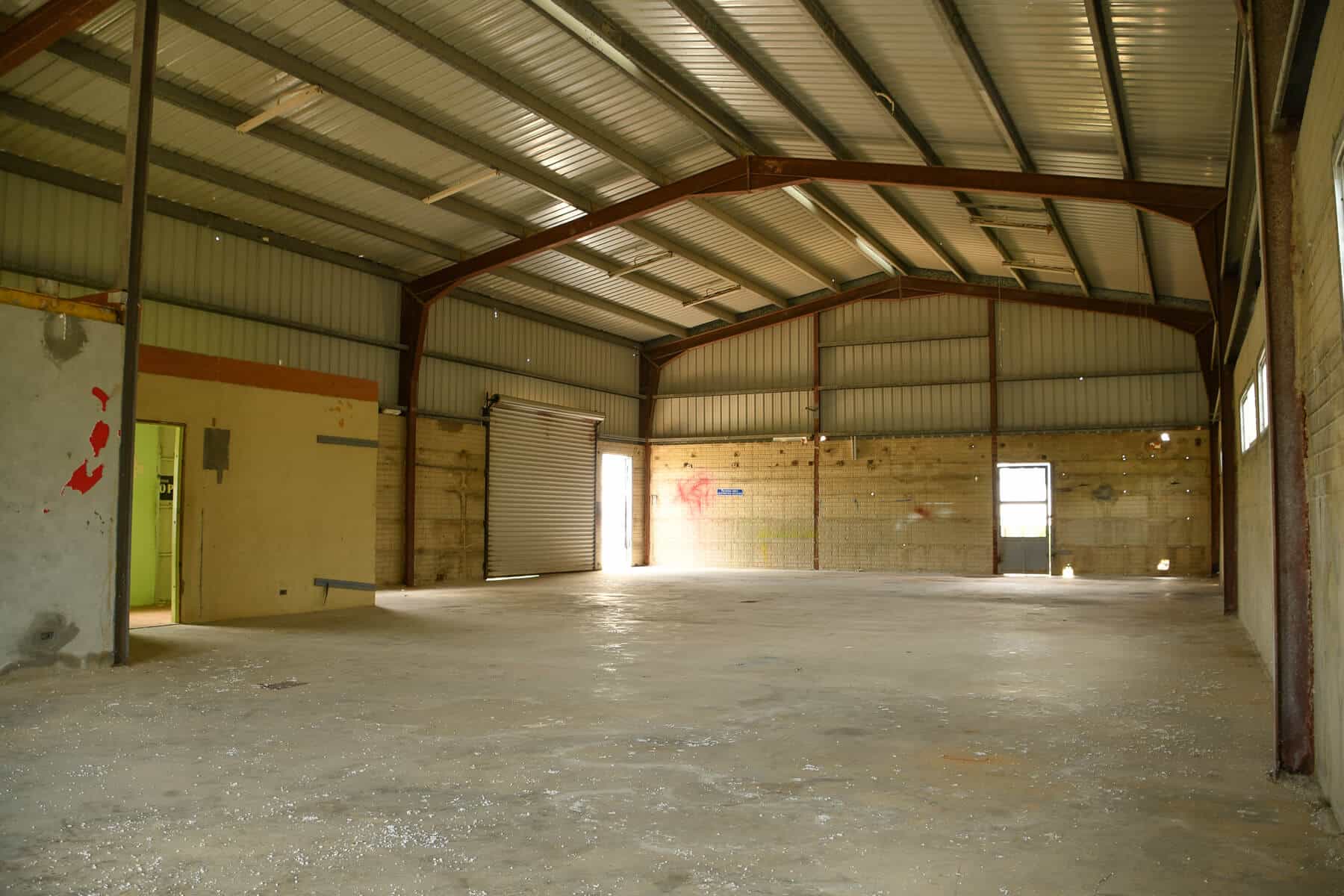 6,400 sq ft Industrial Warehouse Complex on 5 Acres; Frontage on ...