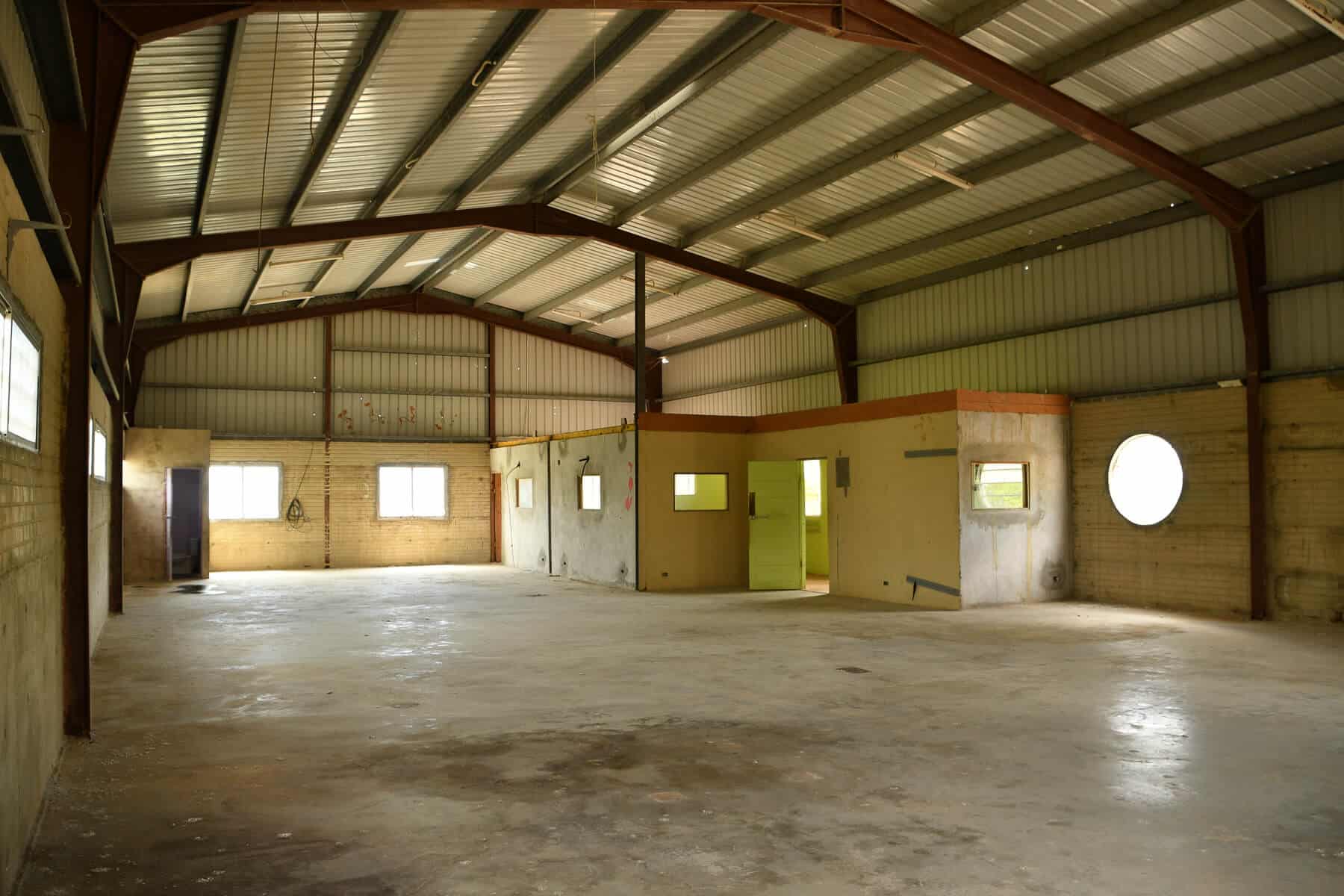 6,400 sq ft Industrial Warehouse Complex on 5 Acres; Frontage on ...