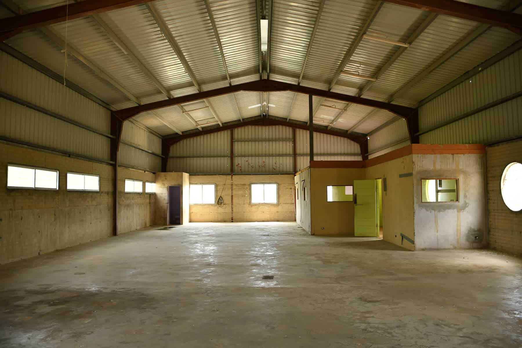 6,400 sq ft Industrial Warehouse Complex on 5 Acres; Frontage on ...