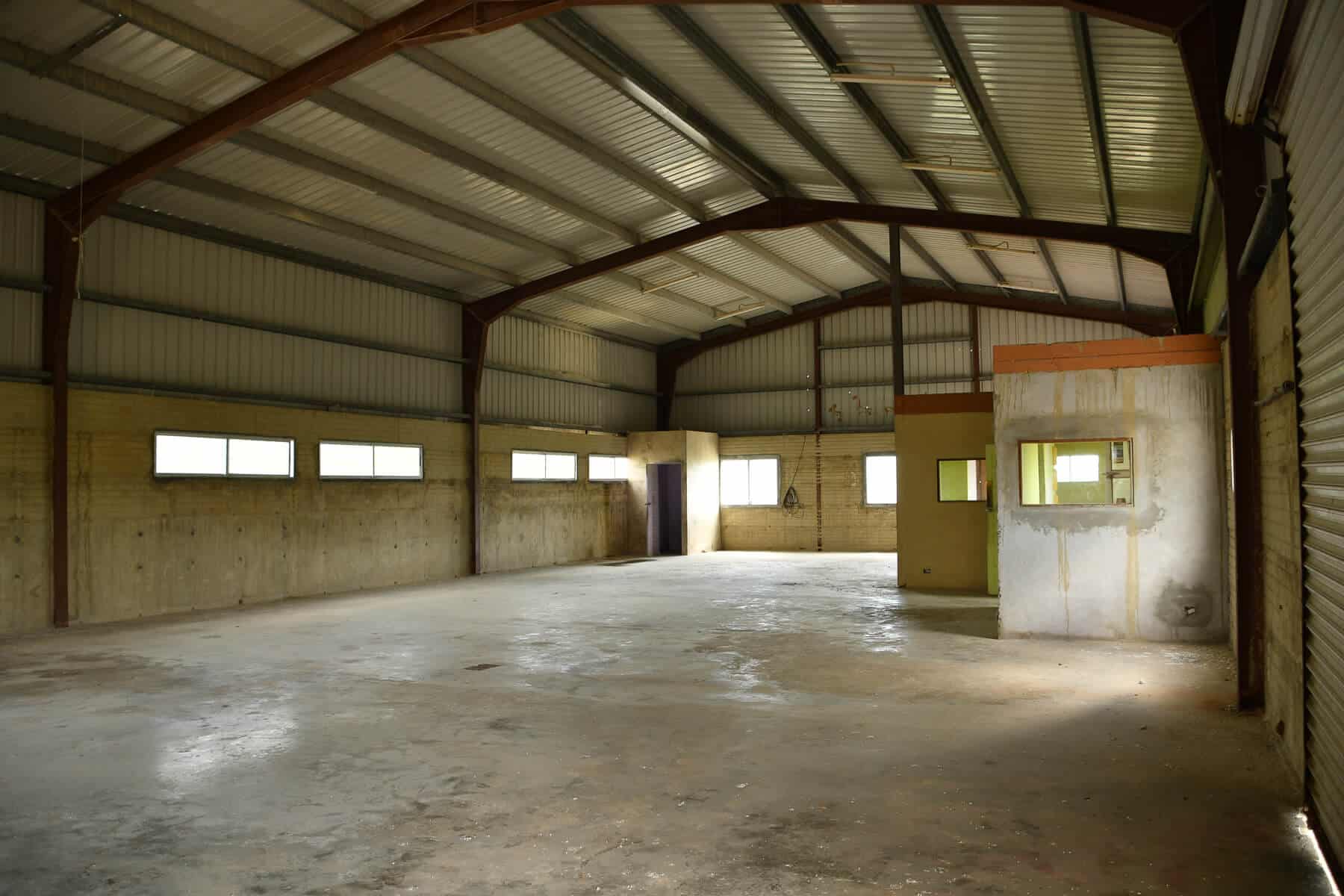 6,400 sq ft Industrial Warehouse Complex on 5 Acres; Frontage on ...