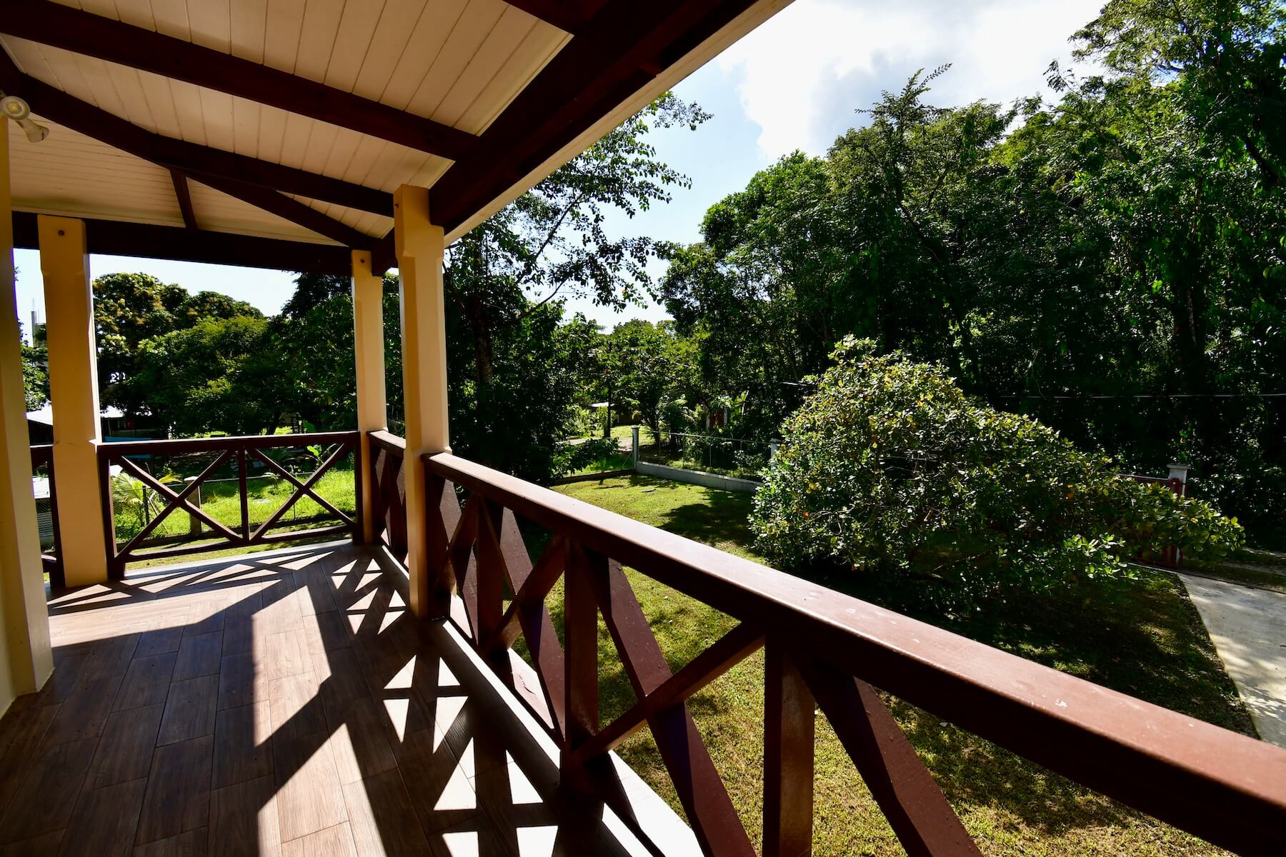 Home on Half an Acre - Cattle Landing, Toledo • Vista Real Estate