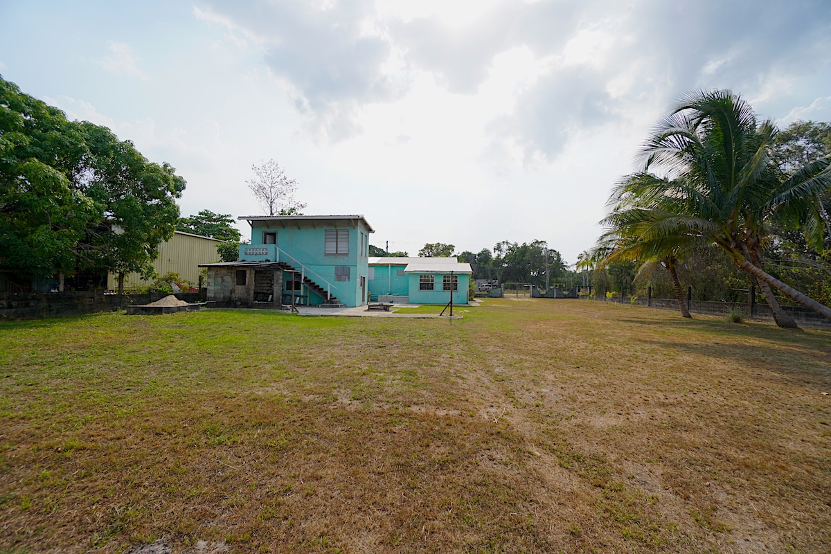 Transform This Fixer Upper into Your Dream Home- 5 Bed 4 bath in ...